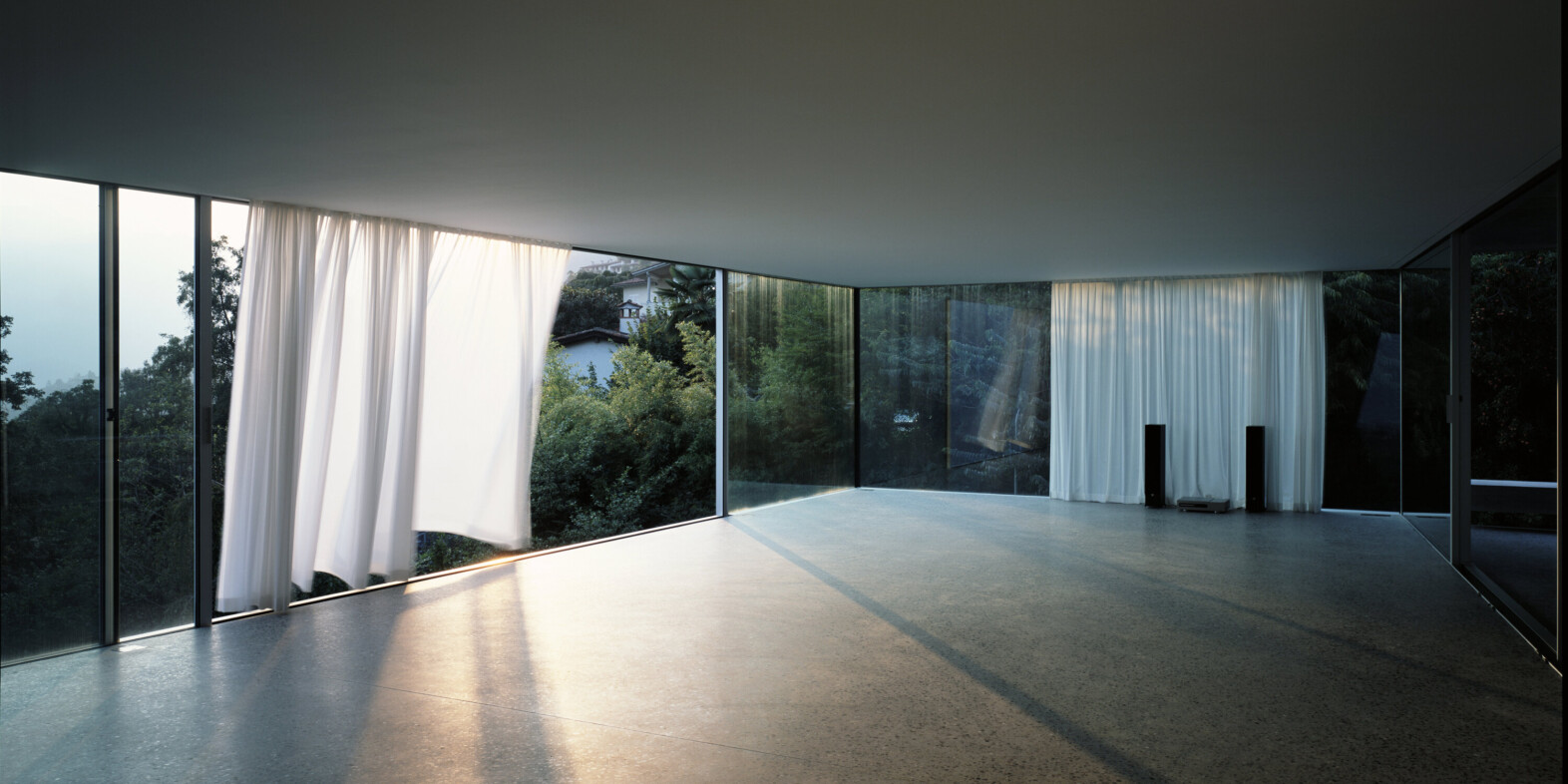 air-lux products: Sliding windows, pivot doors, descending windows ...